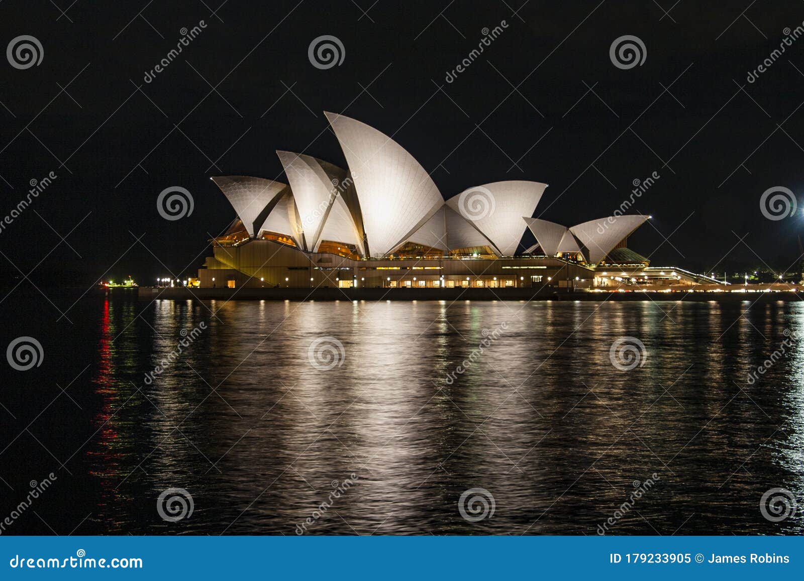 The Sydney Opera House at Night Editorial Image - Image of relfection ...