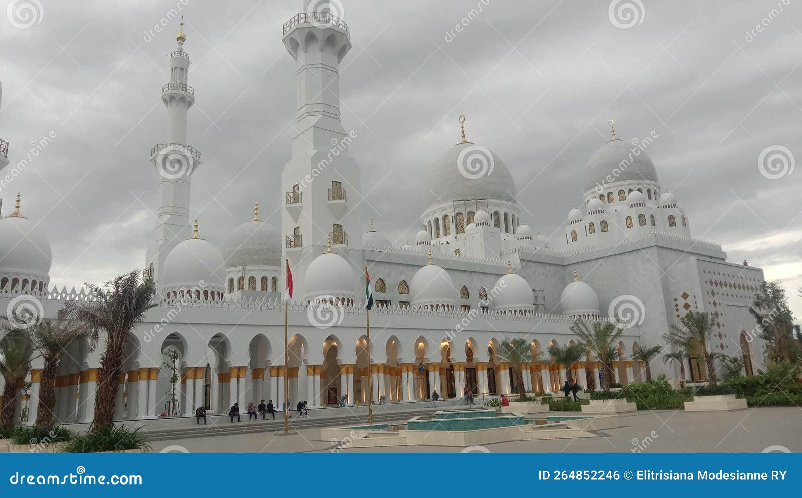 Syekh Zayed Grand Mosque at Solo Stock Photo - Image of dome, building ...