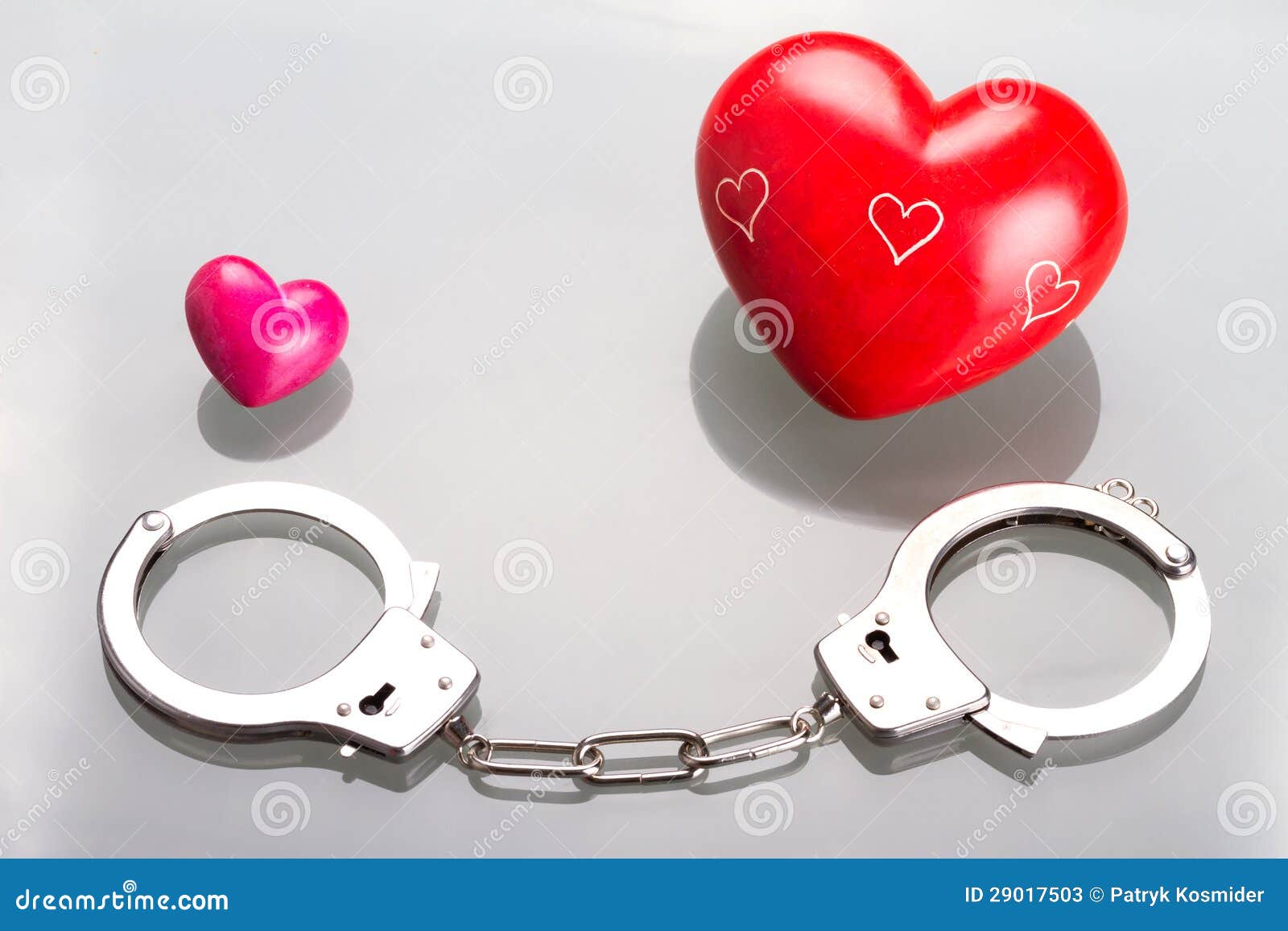 Symbole D'amour Dans Des Menottes Image stock - Image du coloré ...