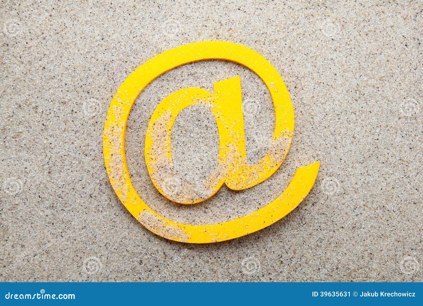 Symbole D'email Dans Le Sable Image stock - Image du signe, courriel ...