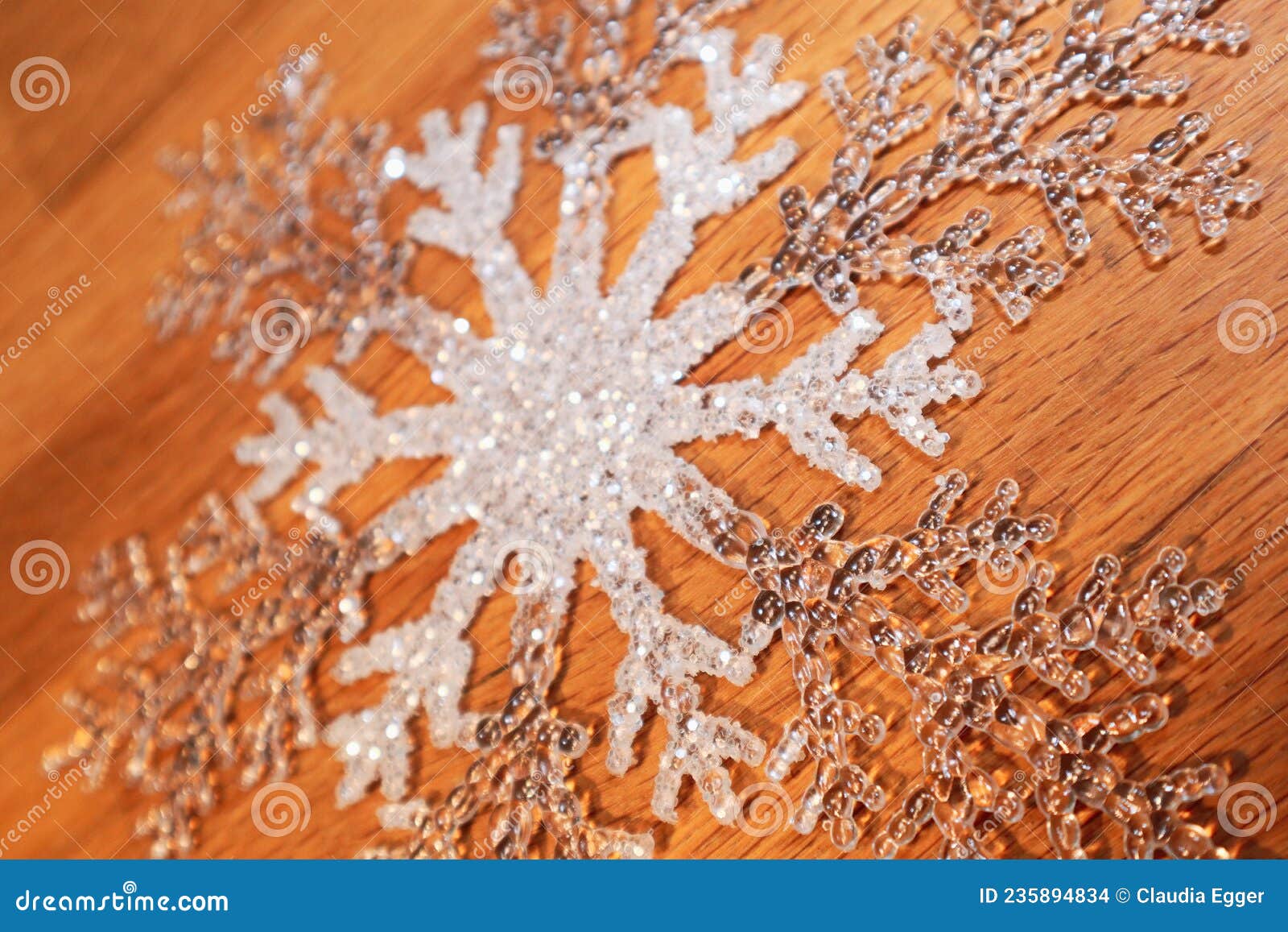 Symbole Du Flocon Blanc Sur Fond De Bois Photo stock - Image du ...