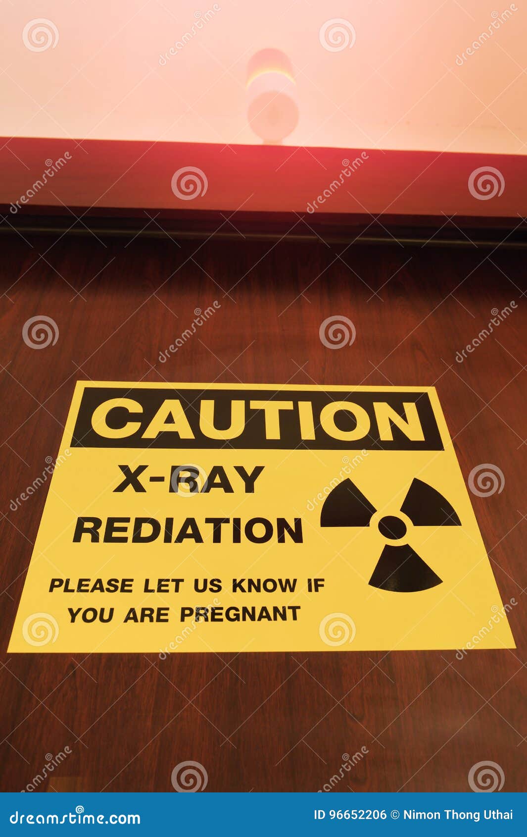 Symbool Van Radioactiviteit Stock Foto - Image of kern, risico: 96652206