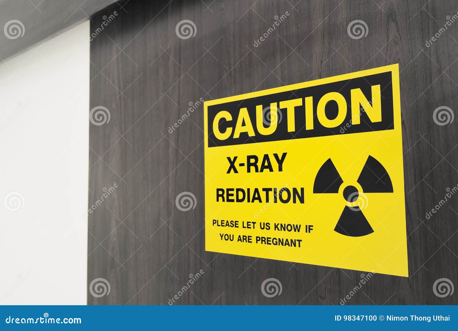 Symbool Van Radioactiviteit En Straling Van X-ray Machine Stock Foto ...