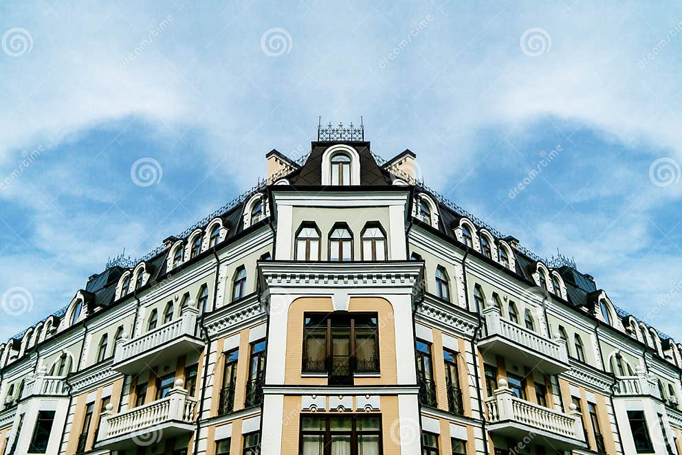 Symmetric View on the Building Stock Photo - Image of antique, column ...