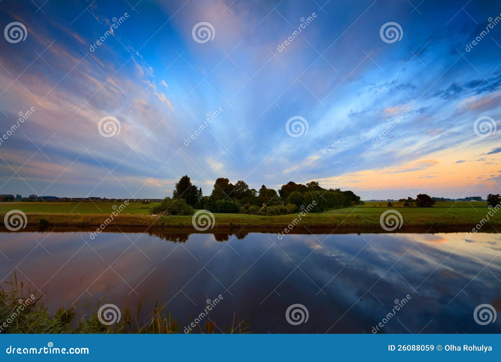 Symmetrical Reflection of Sky in Water Stock Image - Image of ...