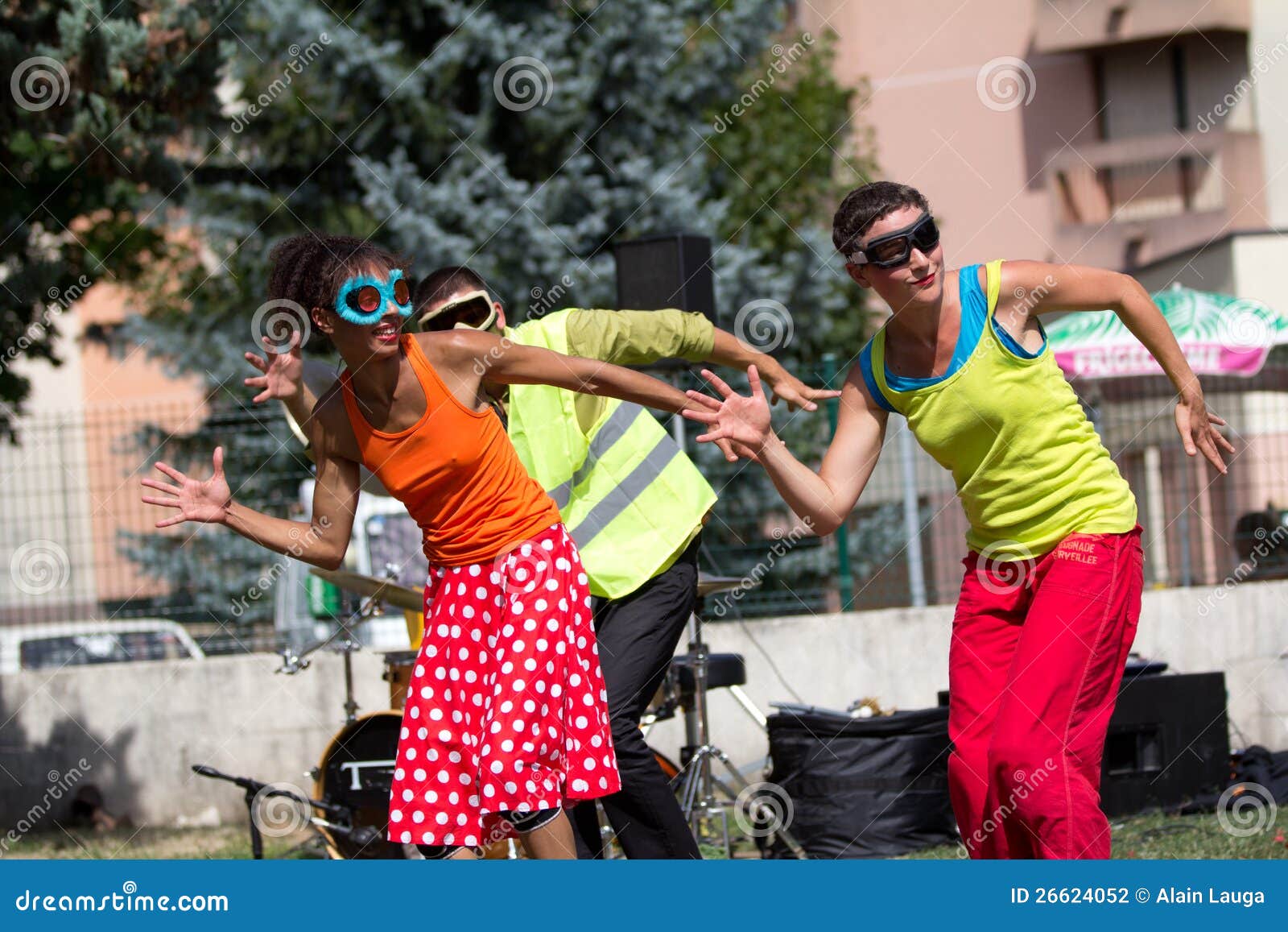Synchronized dancers editorial photography. Image of dancer - 26624052
