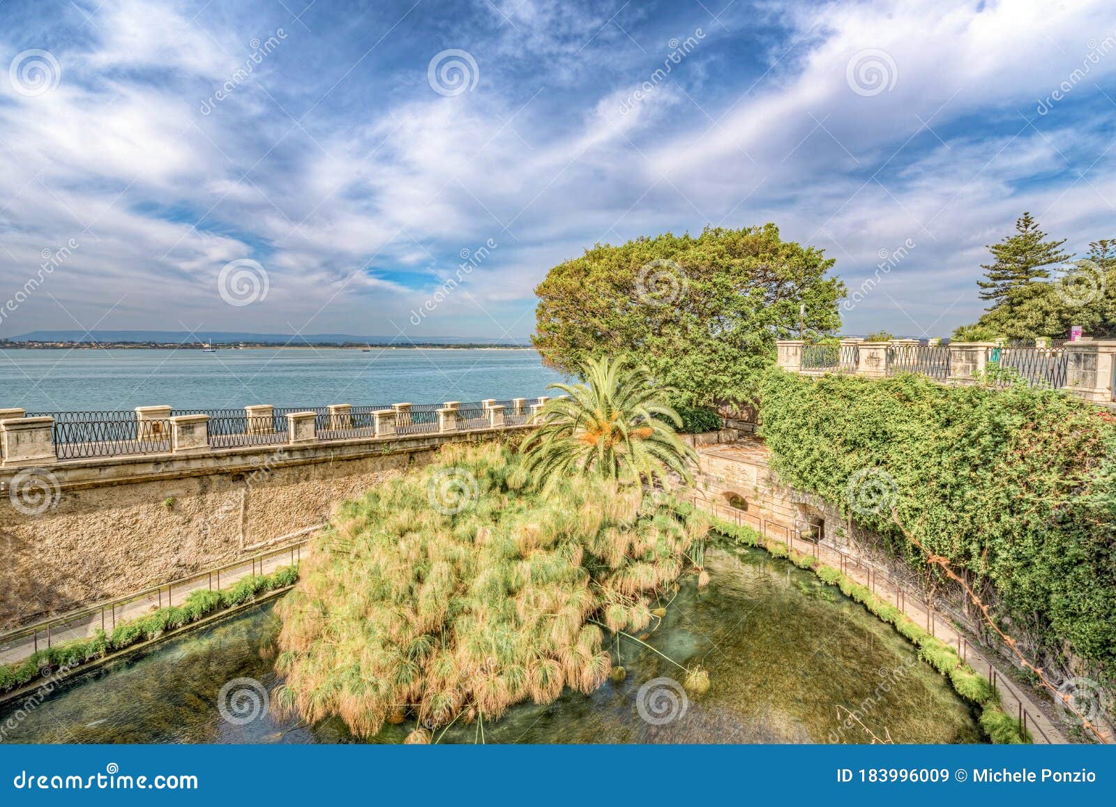 The Alfeo Seafront and Source Aretusa Stock Image - Image of house ...