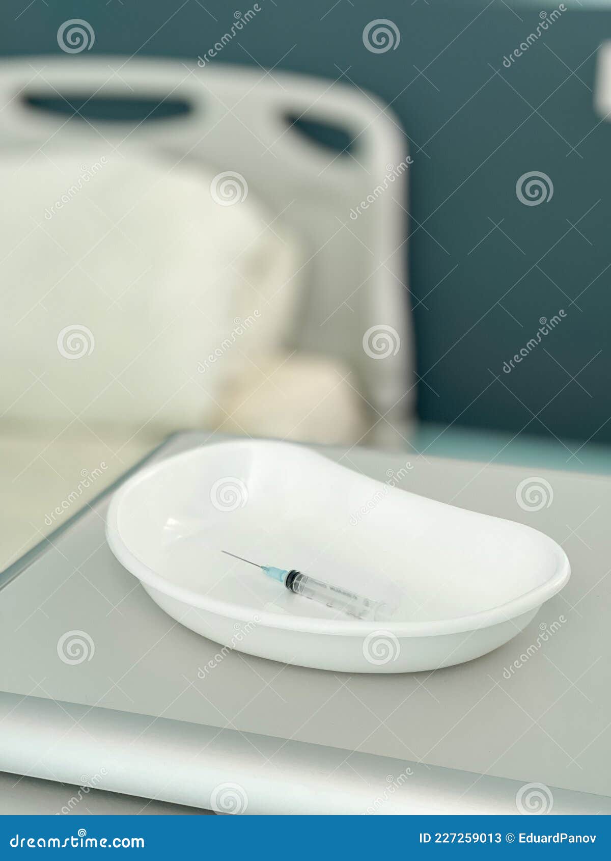 A Syringe in the Injection Bath Stock Image - Image of shiny, table ...