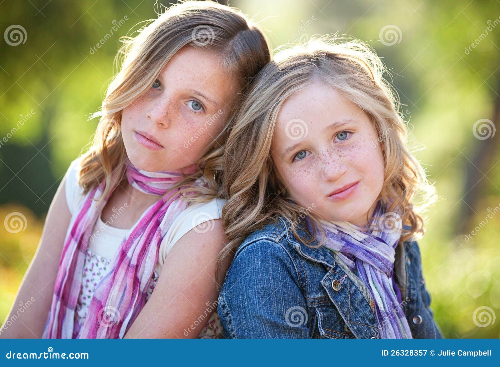Syster fotografering för bildbyråer. Bild av vitt, fräknar - 26328357