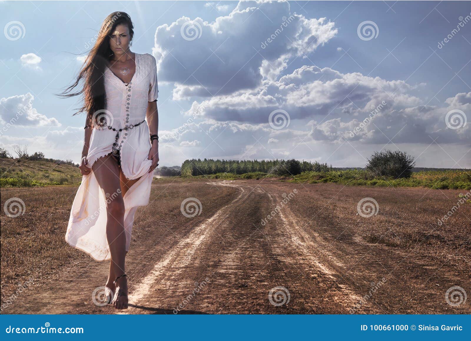 Szaman Kobiety Odprowadzenie Zdjęcie Stock - Obraz złożonej z ...