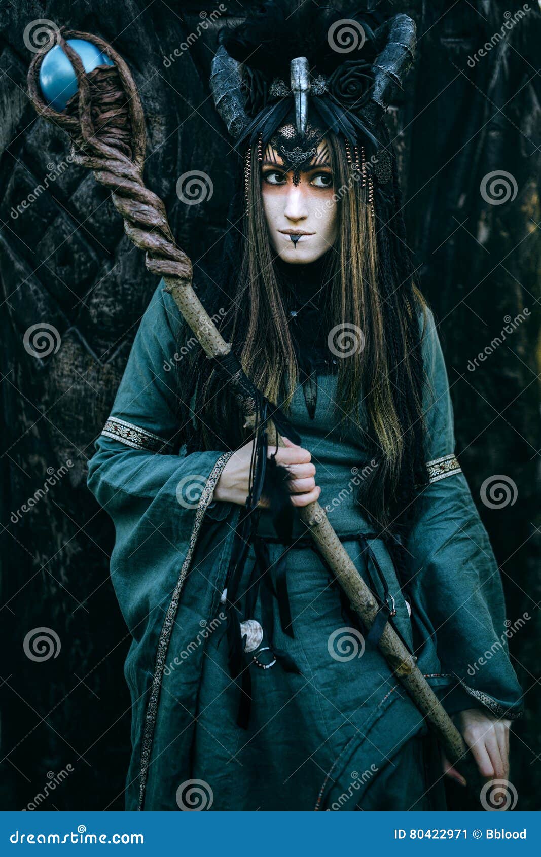 Szaman z rogami obraz stock. Obraz złożonej z zmrok, mistyczka - 80422971