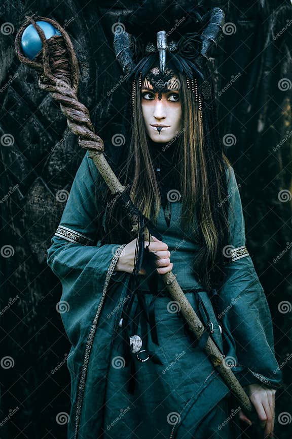 Szaman z rogami obraz stock. Obraz złożonej z zmrok, mistyczka - 80422971