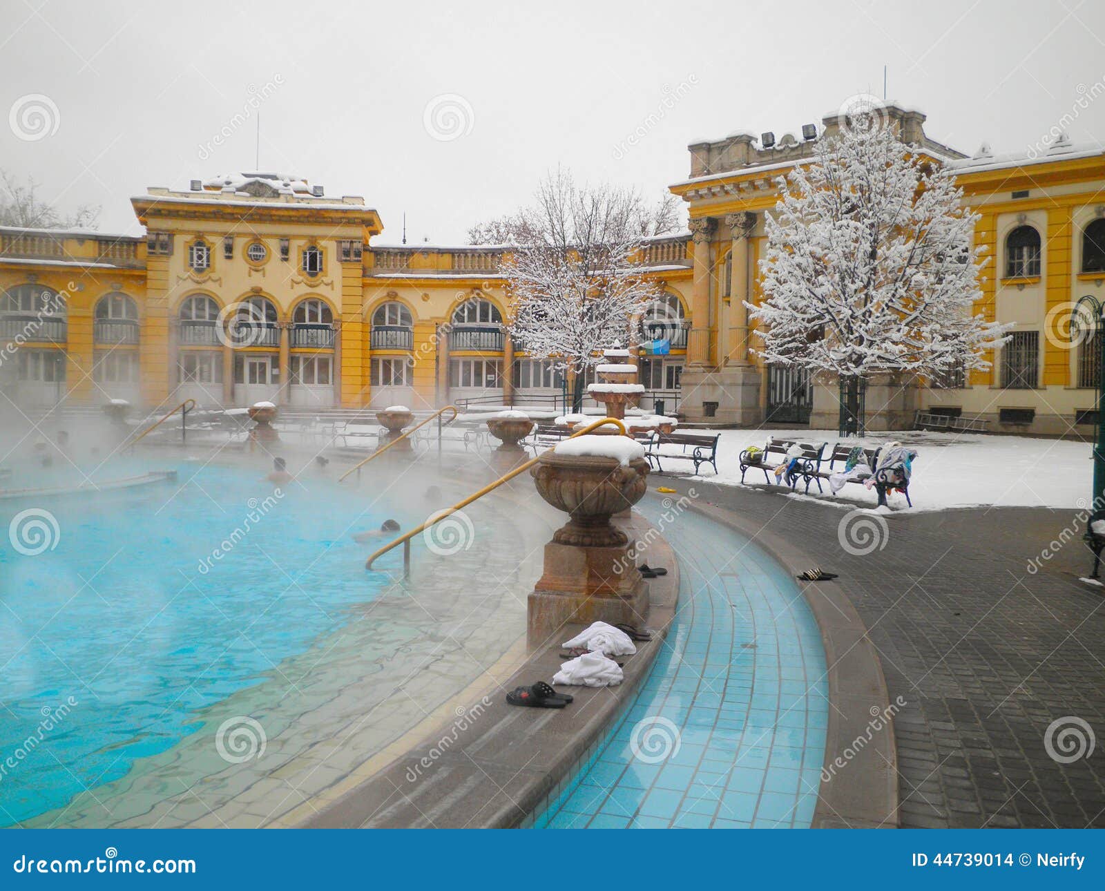 Szechenyi Termiskt Bad I Budapest Arkivfoto - Bild av drivhus ...