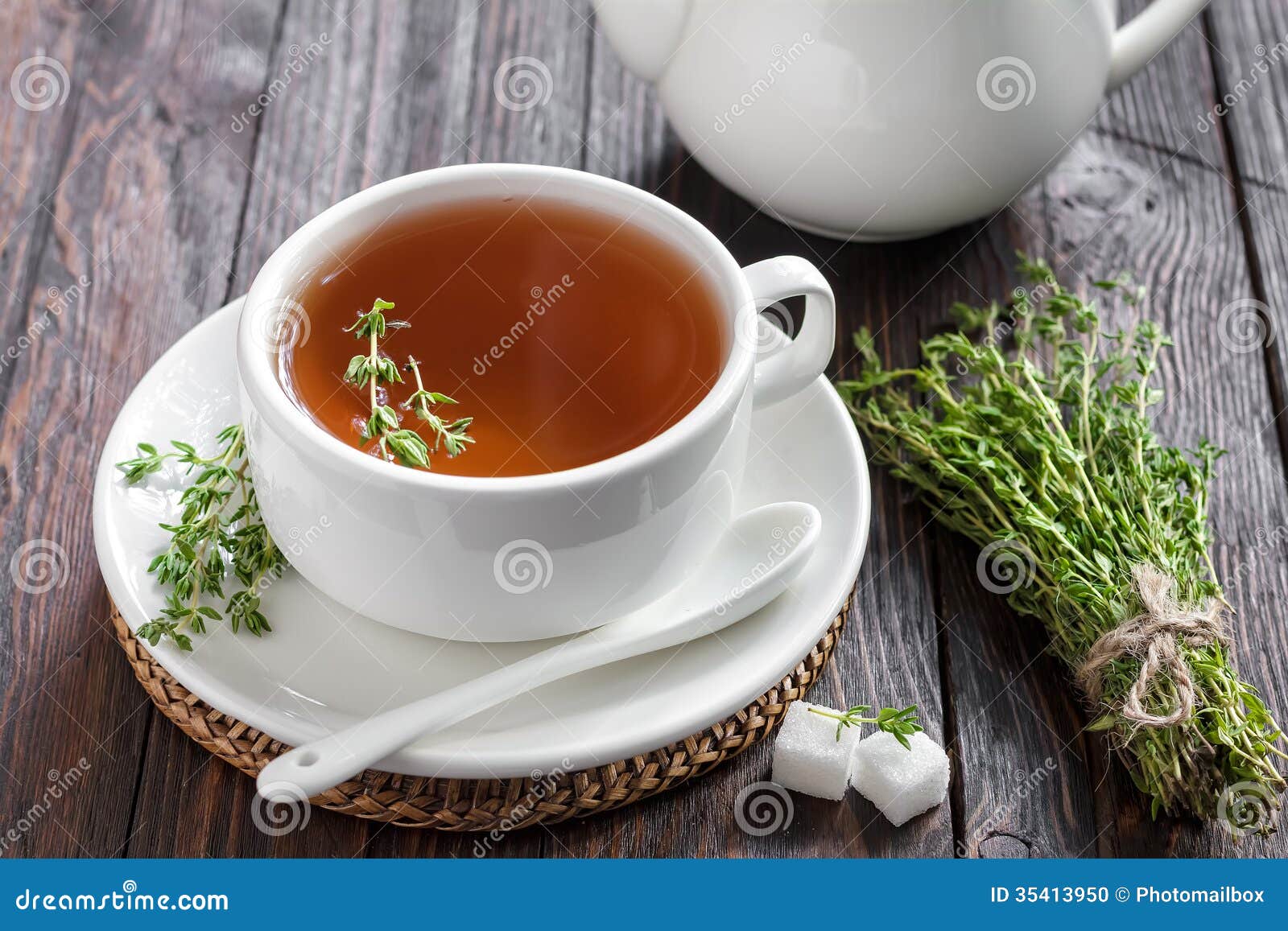 Té del tomillo foto de archivo. Imagen de aroma, rotura - 35413950