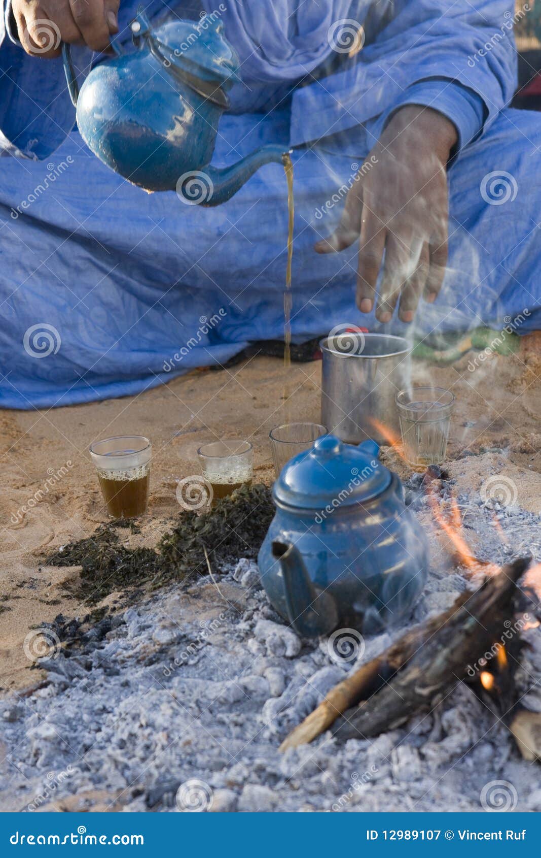 Té del Tuareg imagen de archivo. Imagen de argelia, crisol - 12989107