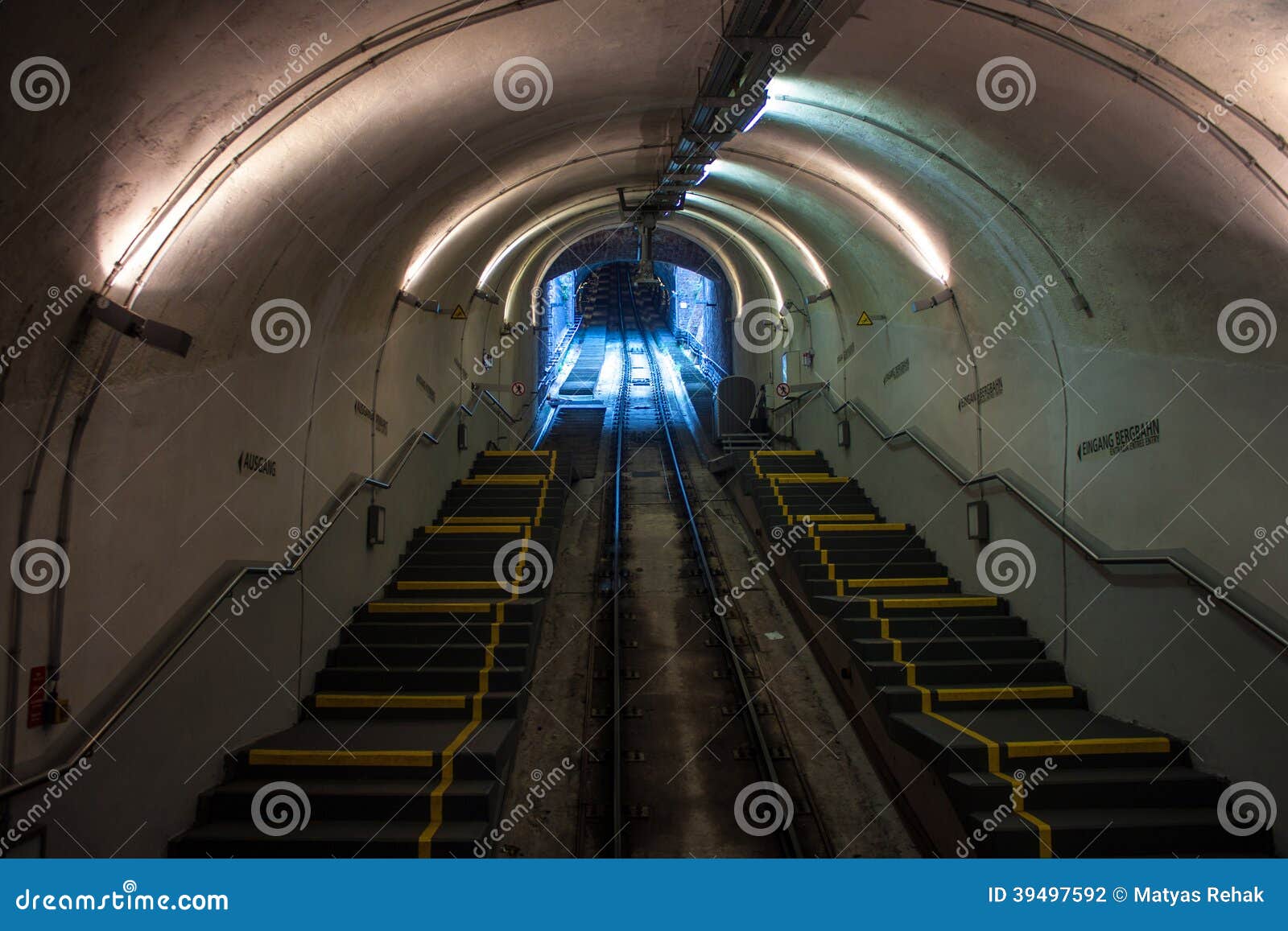 Túnel Funicular En Heidelberg Foto de archivo - Imagen de carro ...
