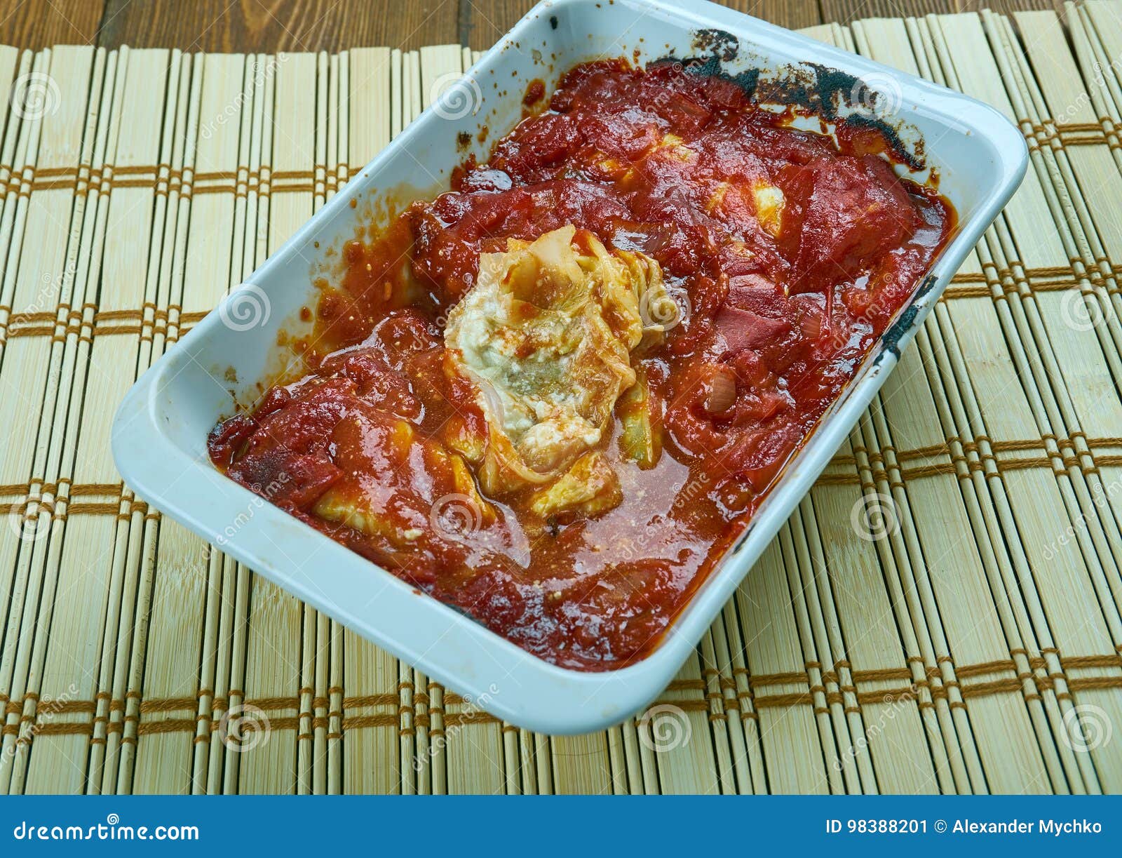 Türkischer Kohl Rolls Mit Jogurt-Soße Stockbild - Bild von mittlere ...