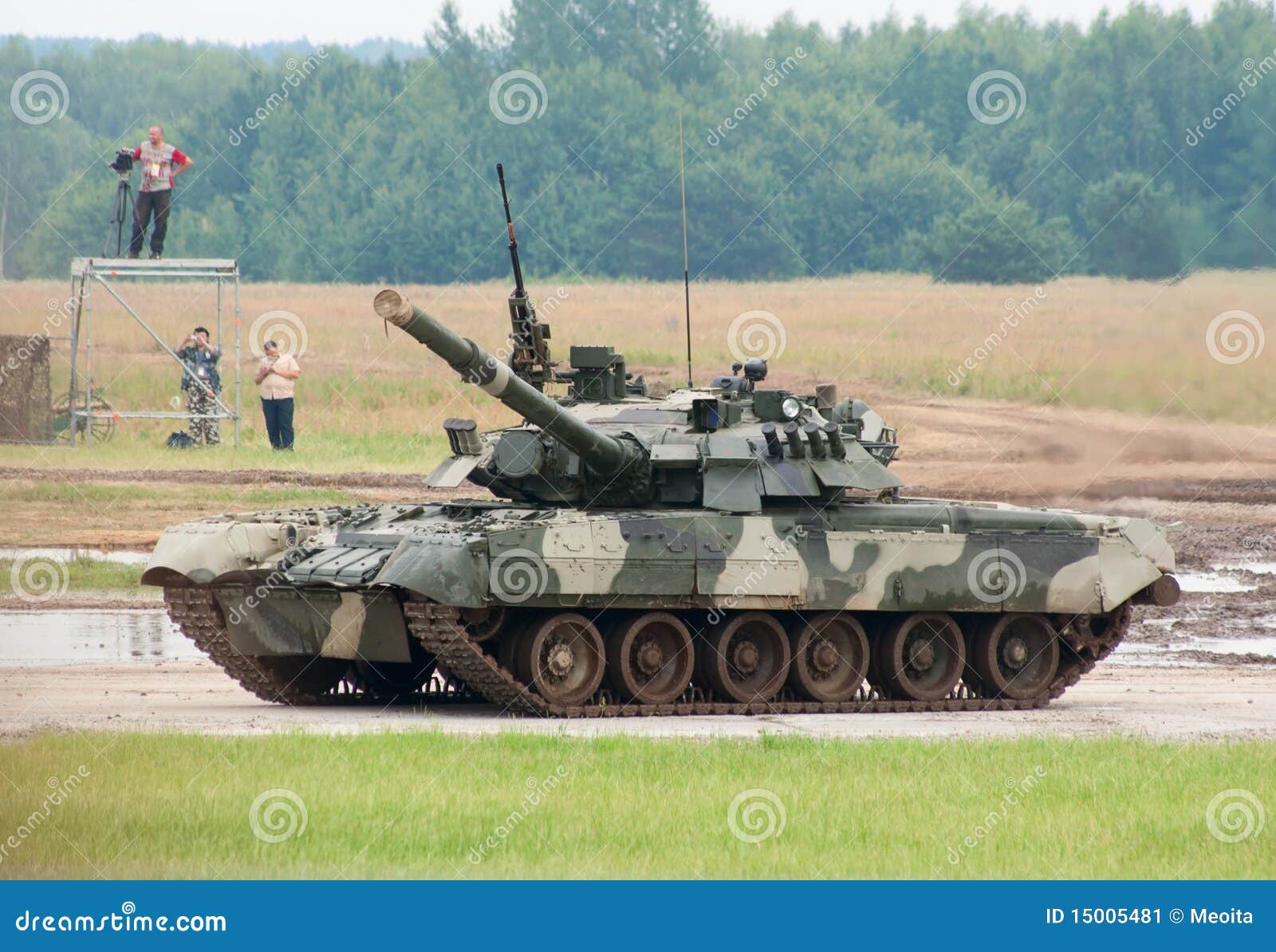 T-80 tank editorial photo. Image of battle, skill, military - 15005481