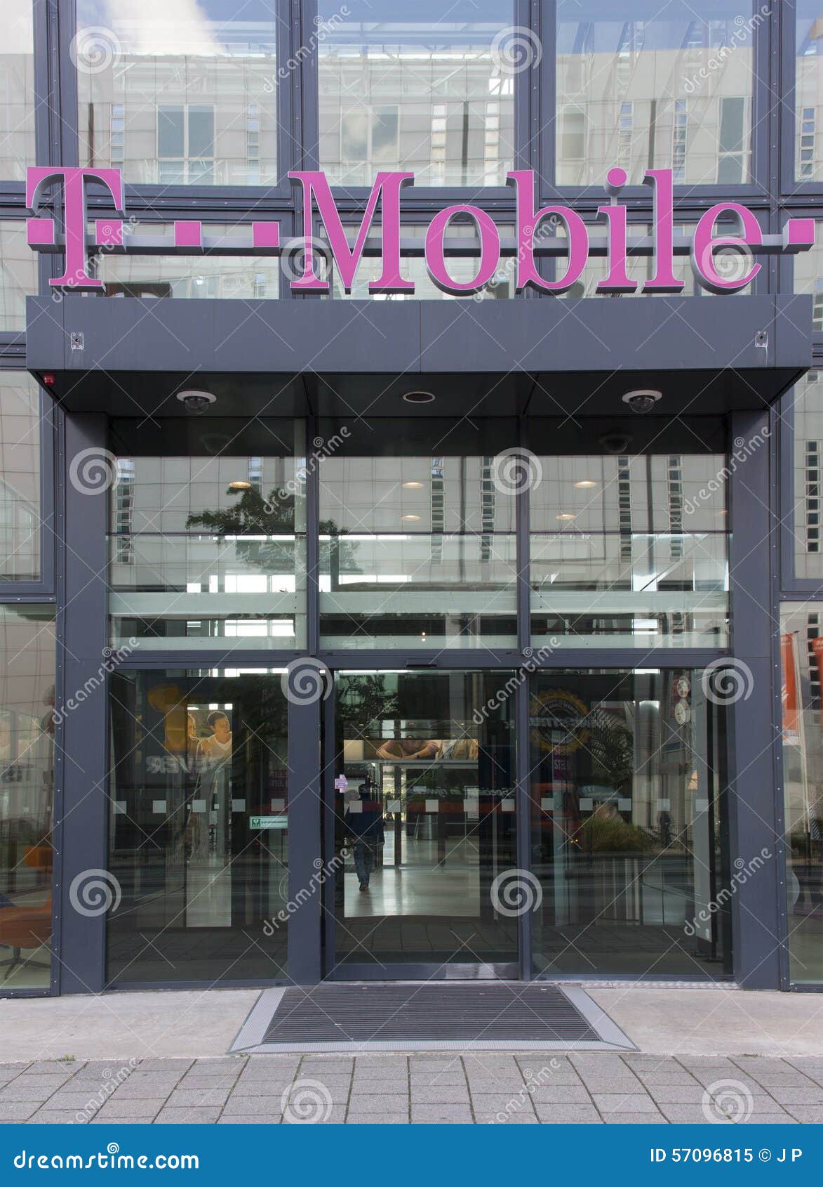 T-mobile store editorial image. Image of company, network - 57096815