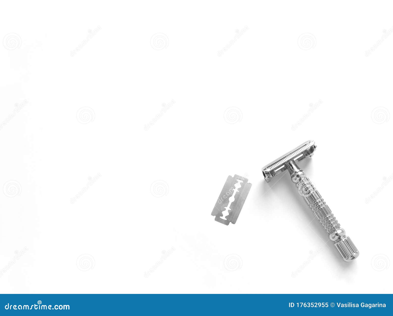 T - Shaped Metal Razor With Interchangeable Blades. Butterfly Safety ...