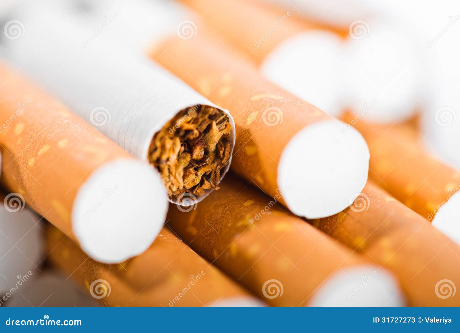 Tabak in sigaretten stock afbeelding. Image of koopwaar - 31727273