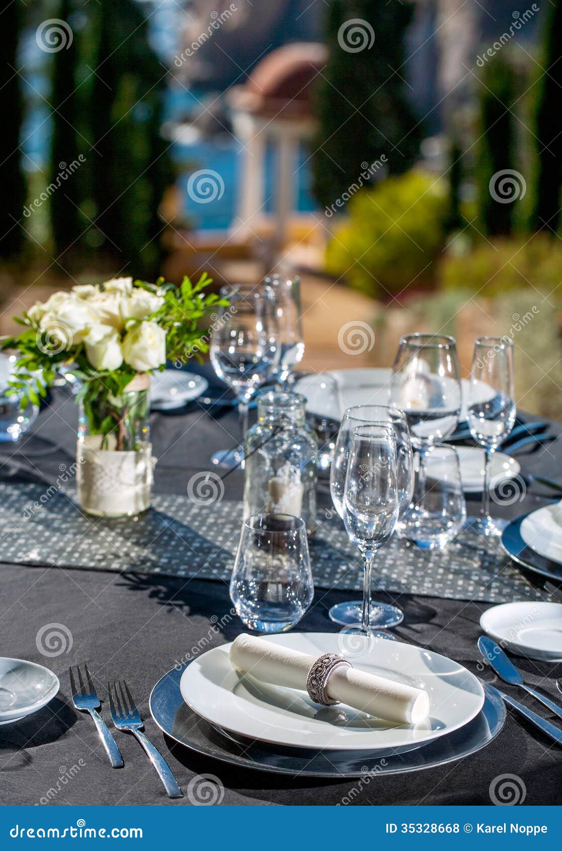 Tabela de Setted fora. foto de stock. Imagem de cristal - 35328668