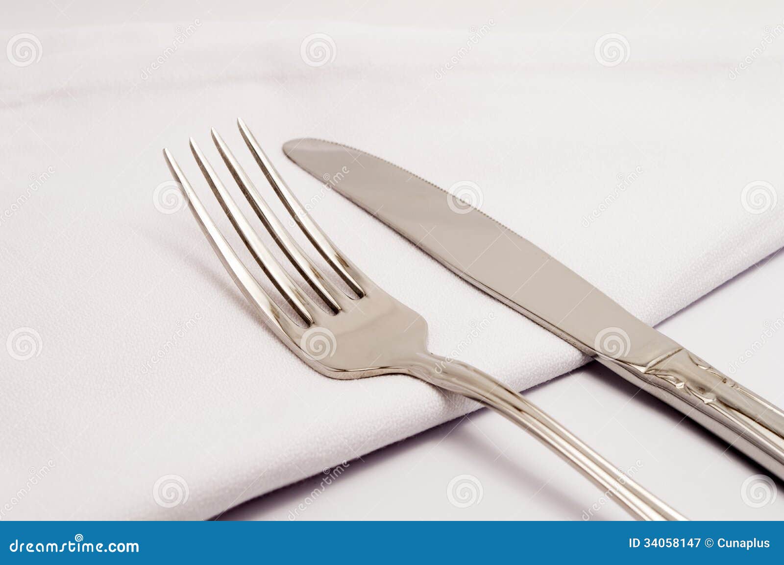 Tabell Med En Kniv Och En Gaffel Fotografering för Bildbyråer - Bild av ...