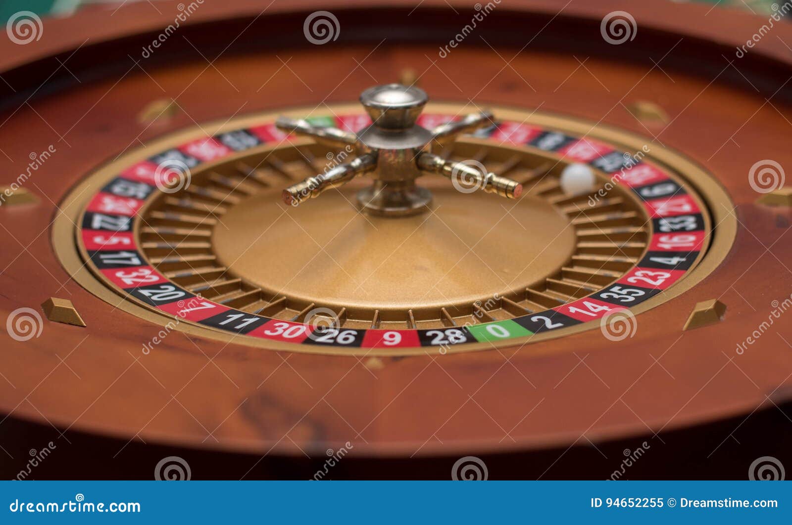 Tabella delle roulette immagine stock. Immagine di ragazza - 94652255