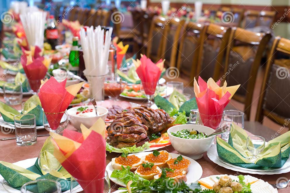 Tabella di banchetto immagine stock. Immagine di spuntino - 12386999