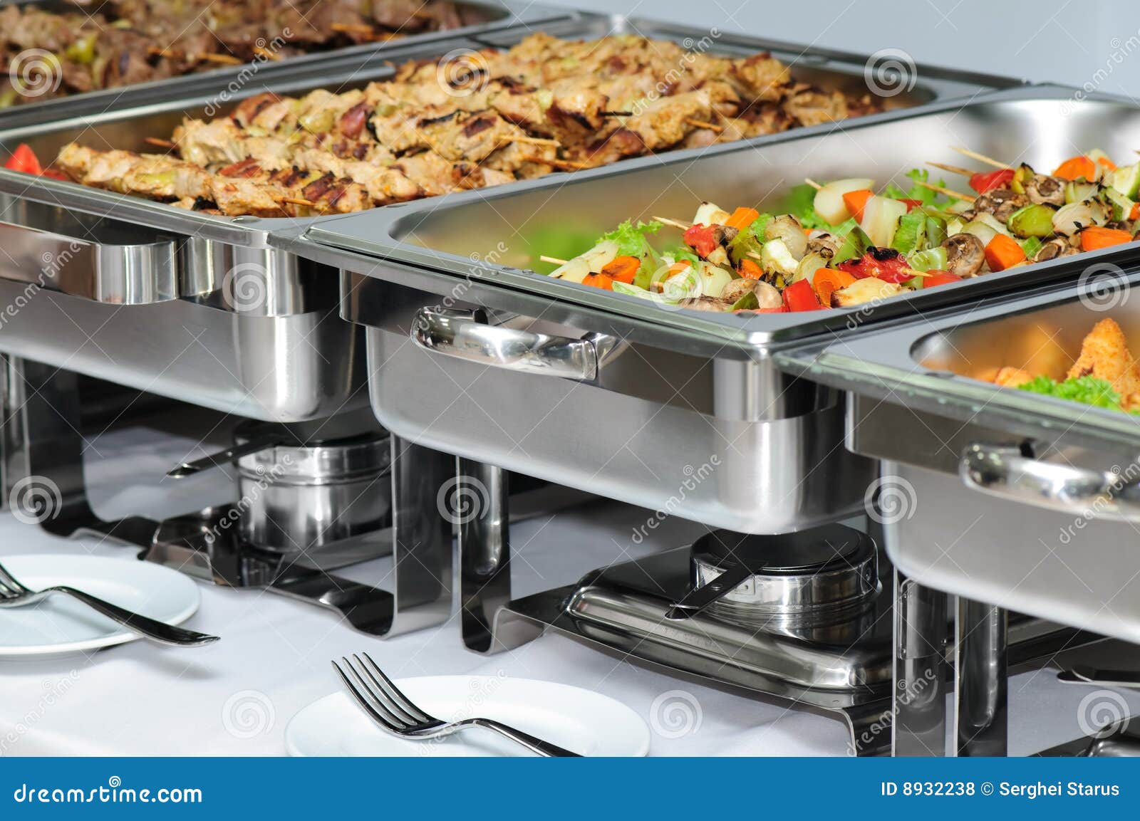 Tabella di banchetto fotografia stock. Immagine di caldo - 8932238