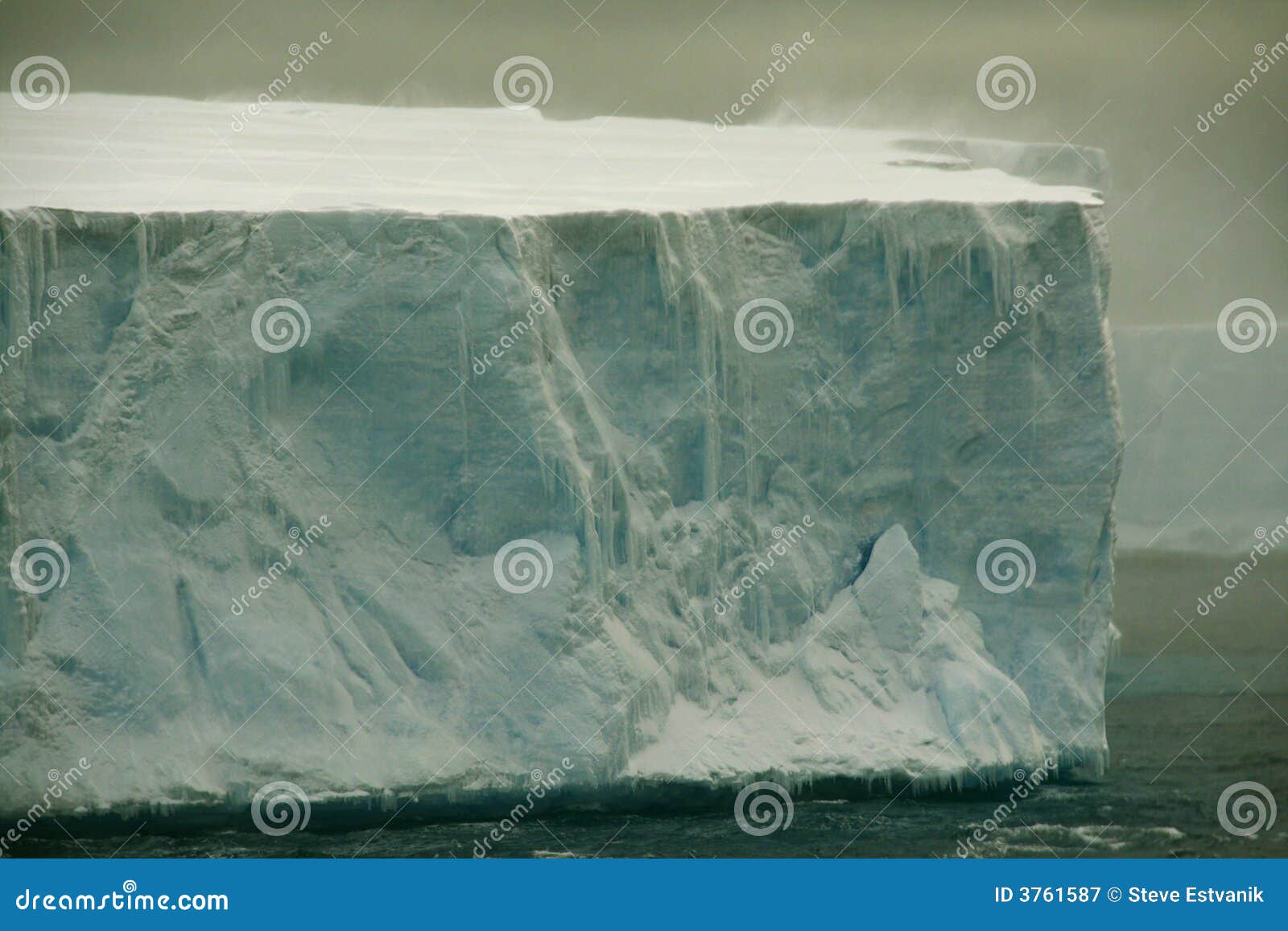Tabellarischer Eisberg stockbild. Bild von flunder, antarktik - 3761587