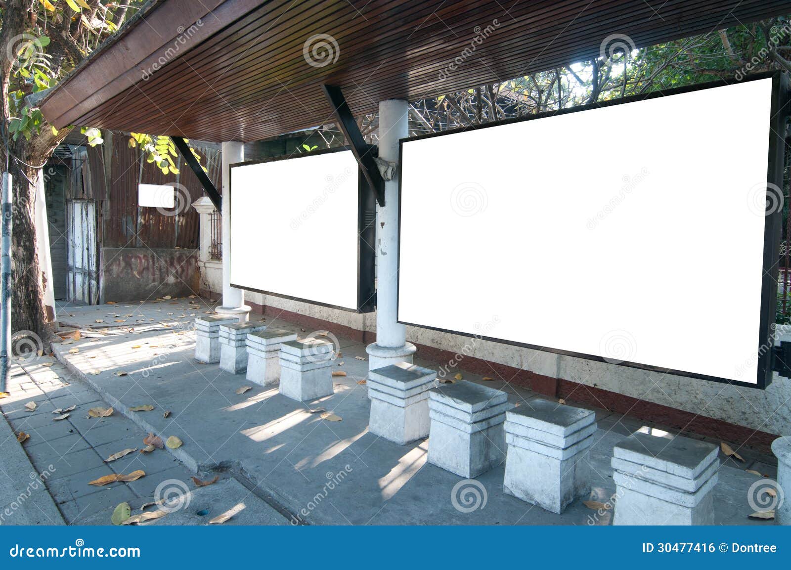 Tabellone Per Le Affissioni Della Fermata Dell'autobus Fotografia Stock ...