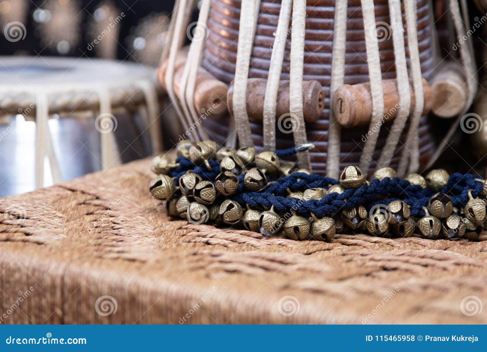 Tabla Con Ghungroo En Base Del Yute Foto de archivo - Imagen de ...