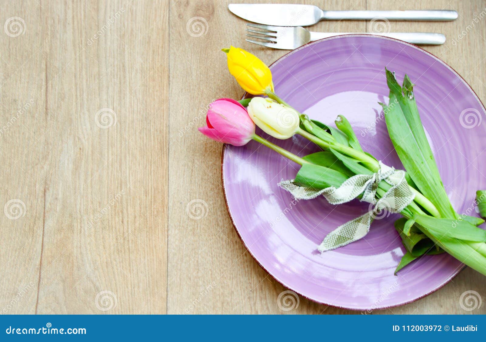 Tabla de la primavera foto de archivo. Imagen de resorte - 112003972