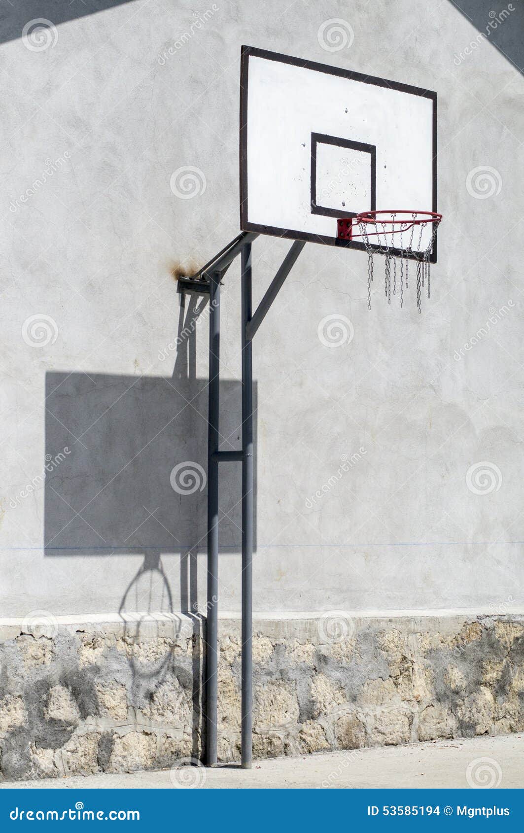 Tabla Del Baloncesto En La Pared Foto de archivo - Imagen de tarjeta ...