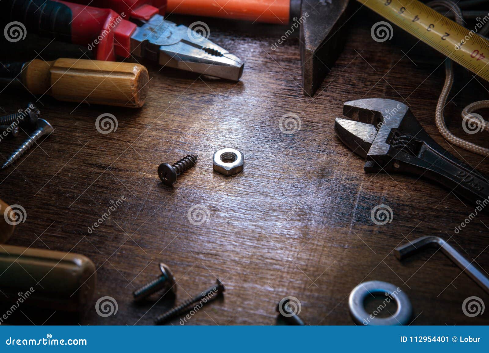 Tabla Del Trabajador Con Los Instrumentos Imagen de archivo - Imagen de ...