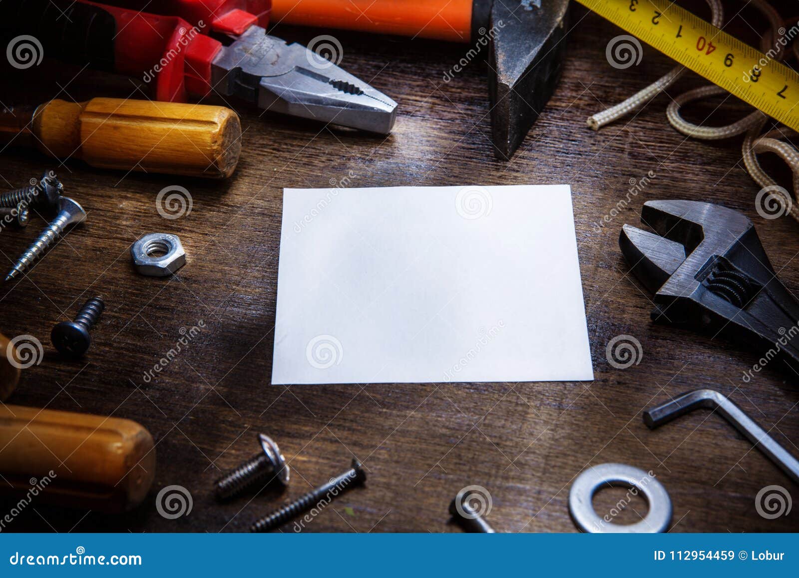 Tabla Del Trabajador Con Los Instrumentos Imagen de archivo - Imagen de ...