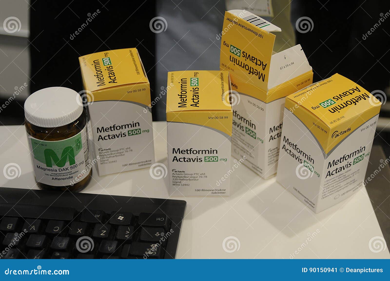 TABLAS DE LA MEDICINA DE METFORMIN ACTAVIS Foto editorial - Imagen de ...