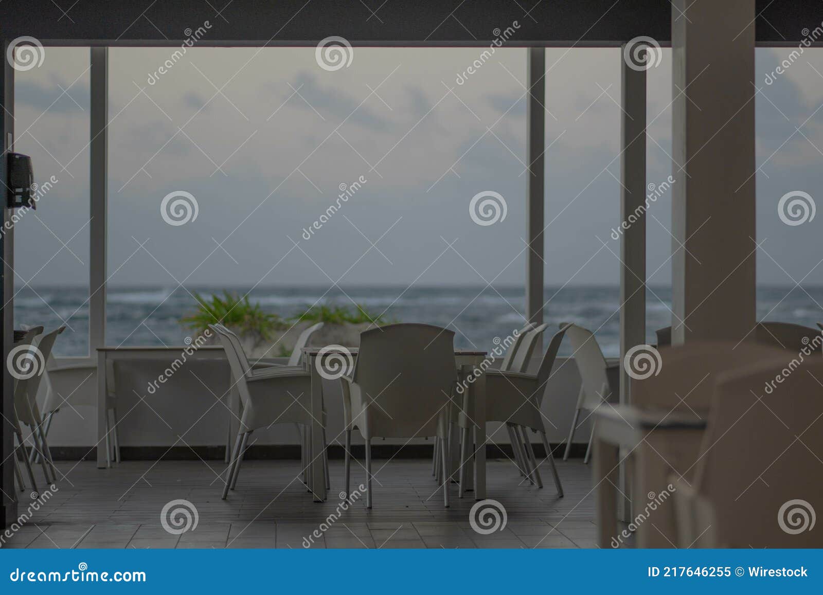 Oceanside dinner resort stock image. Image of beach - 217646255