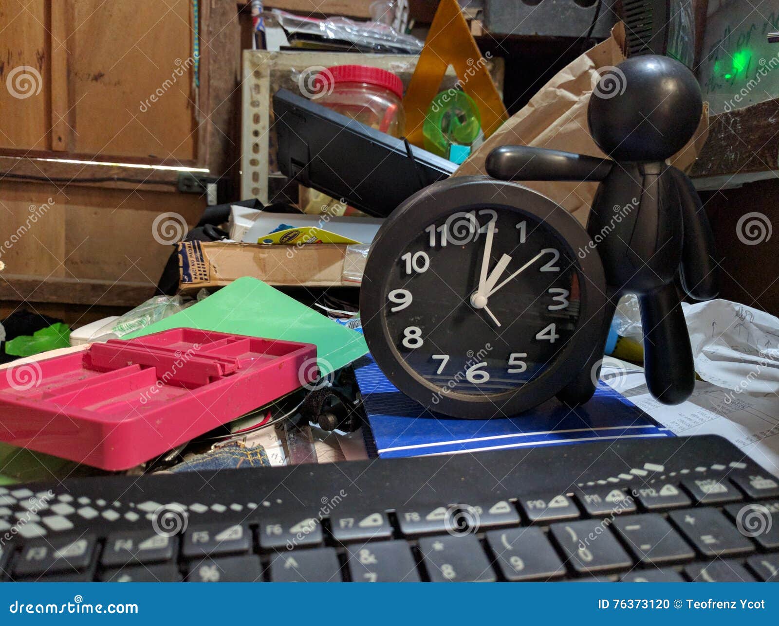 Table Clutter and Time Concept Editorial Image - Image of moments, home ...