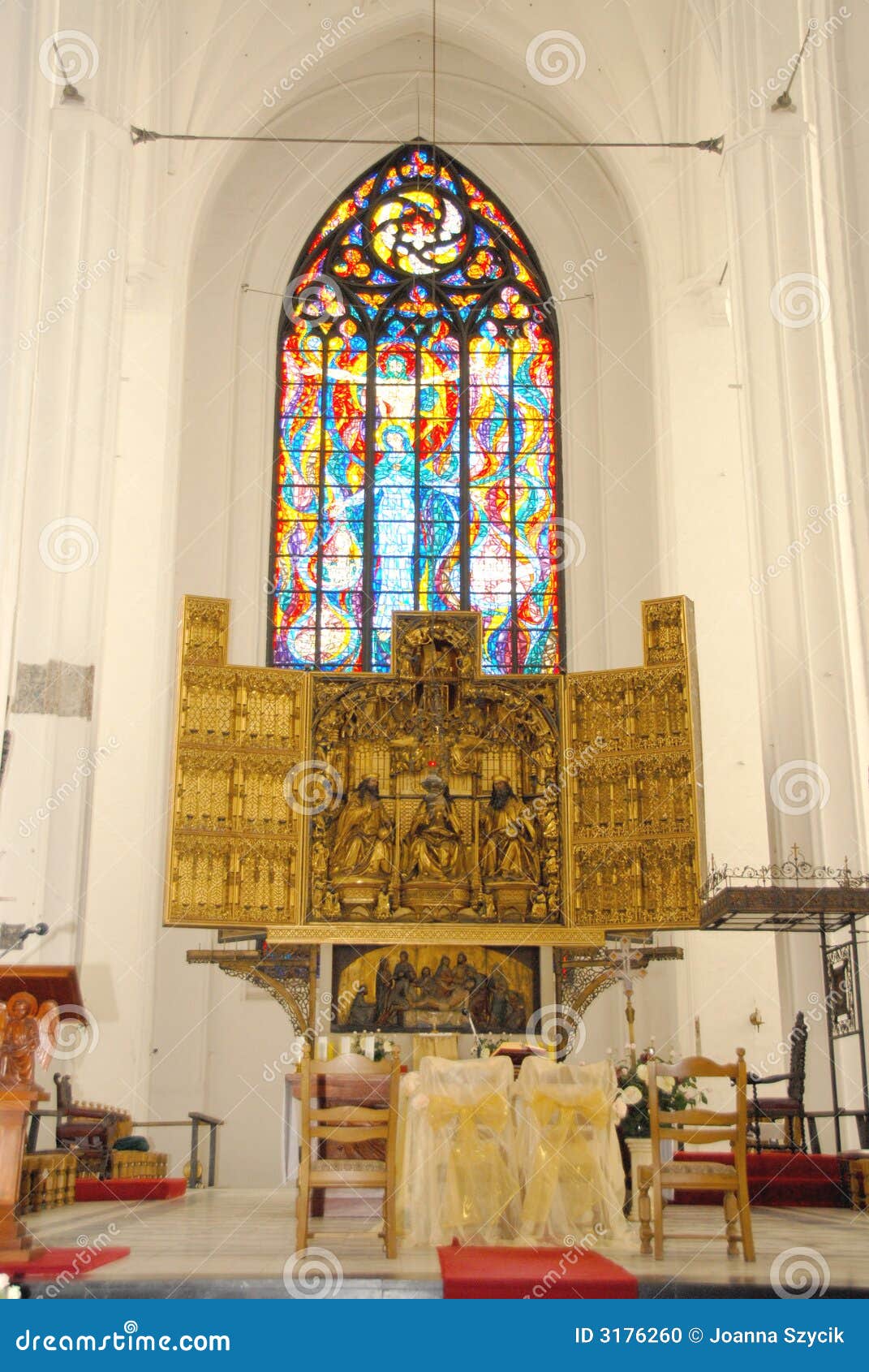 Table d'autel photo stock. Image du statues, plafond, table - 3176260