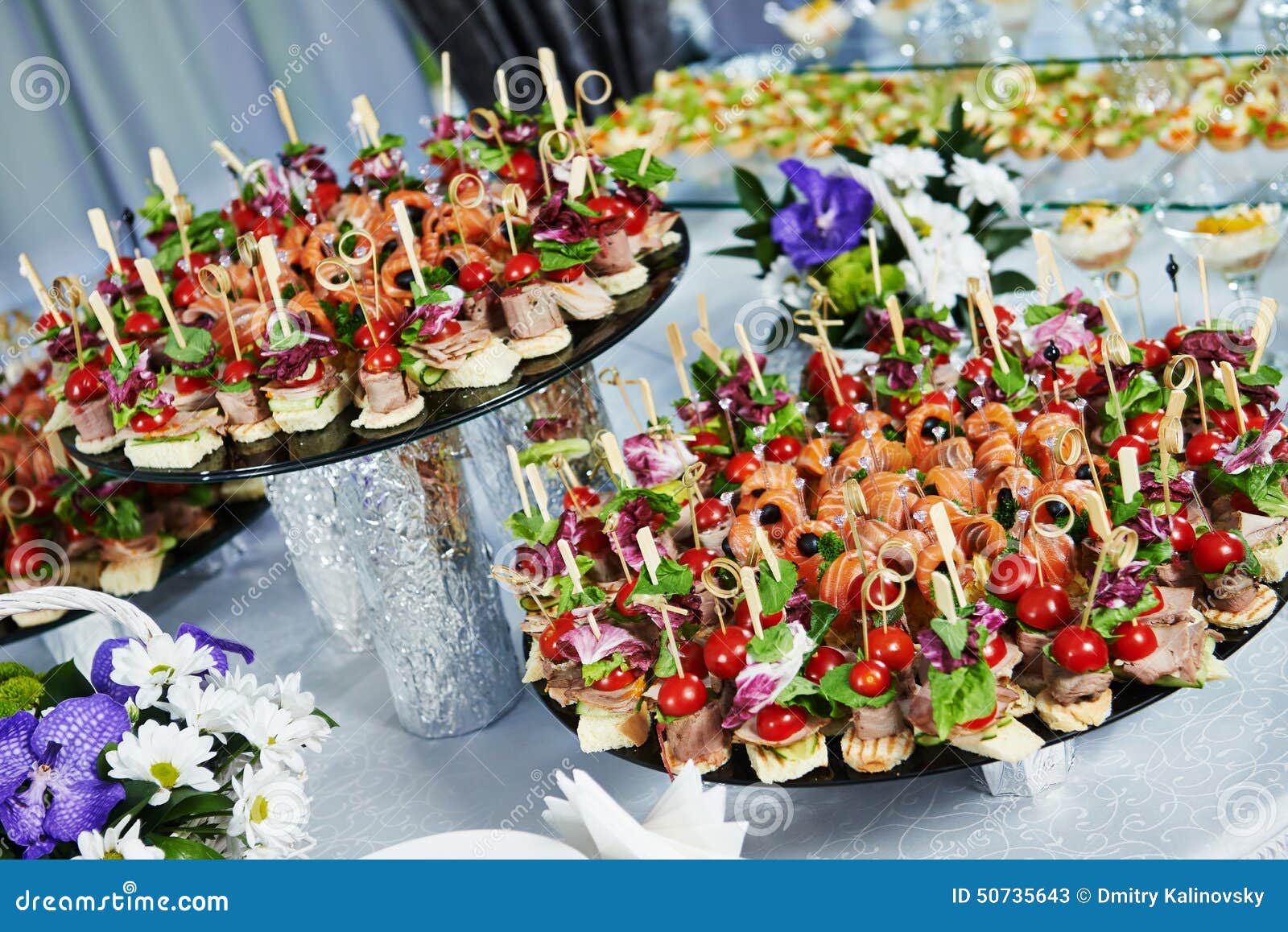 Table De Service De Restauration Avec L'ensemble De Nourriture Image ...