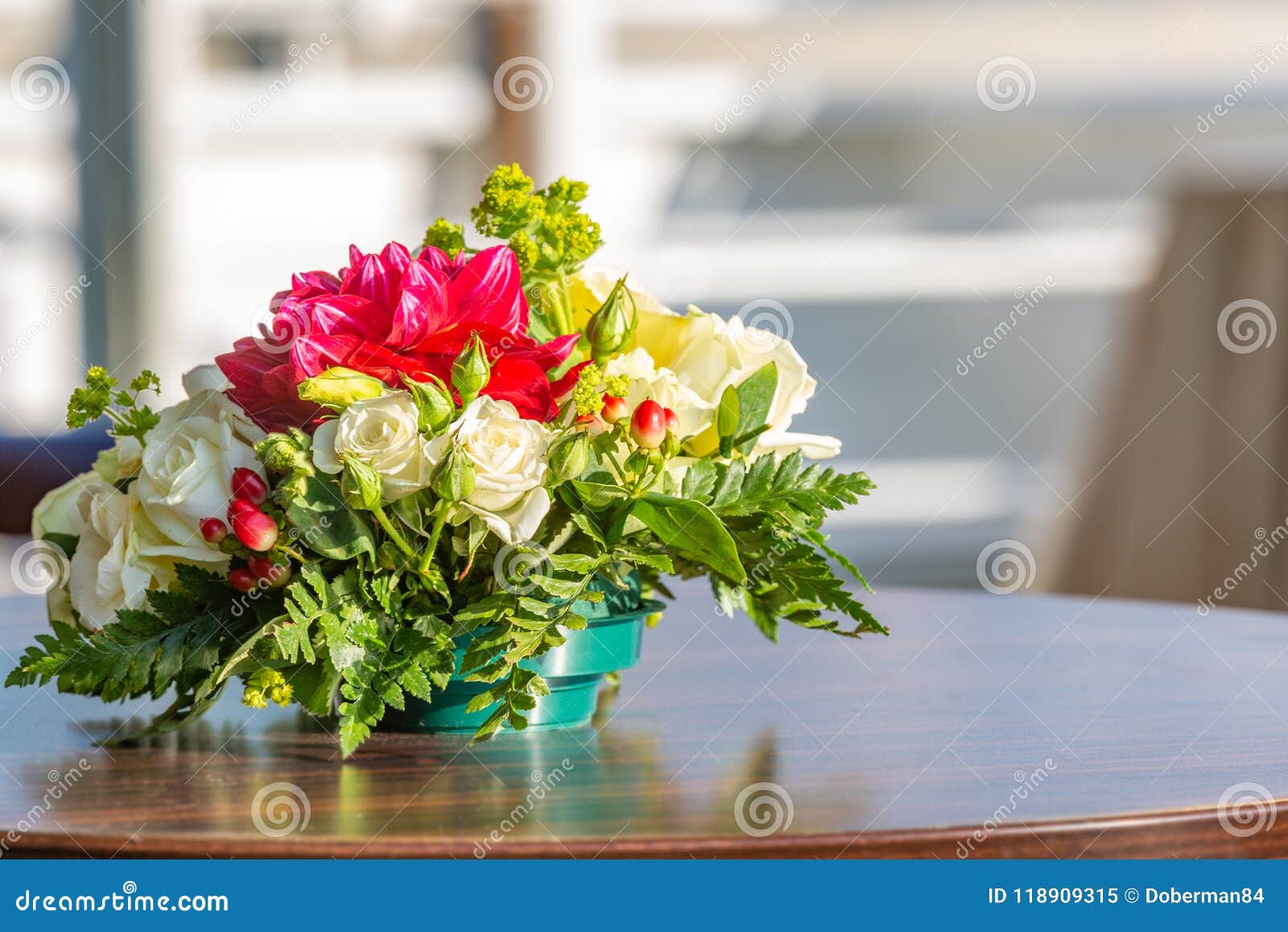 Table Decor Flowers in Restaurant Stock Image - Image of closeup, decor ...