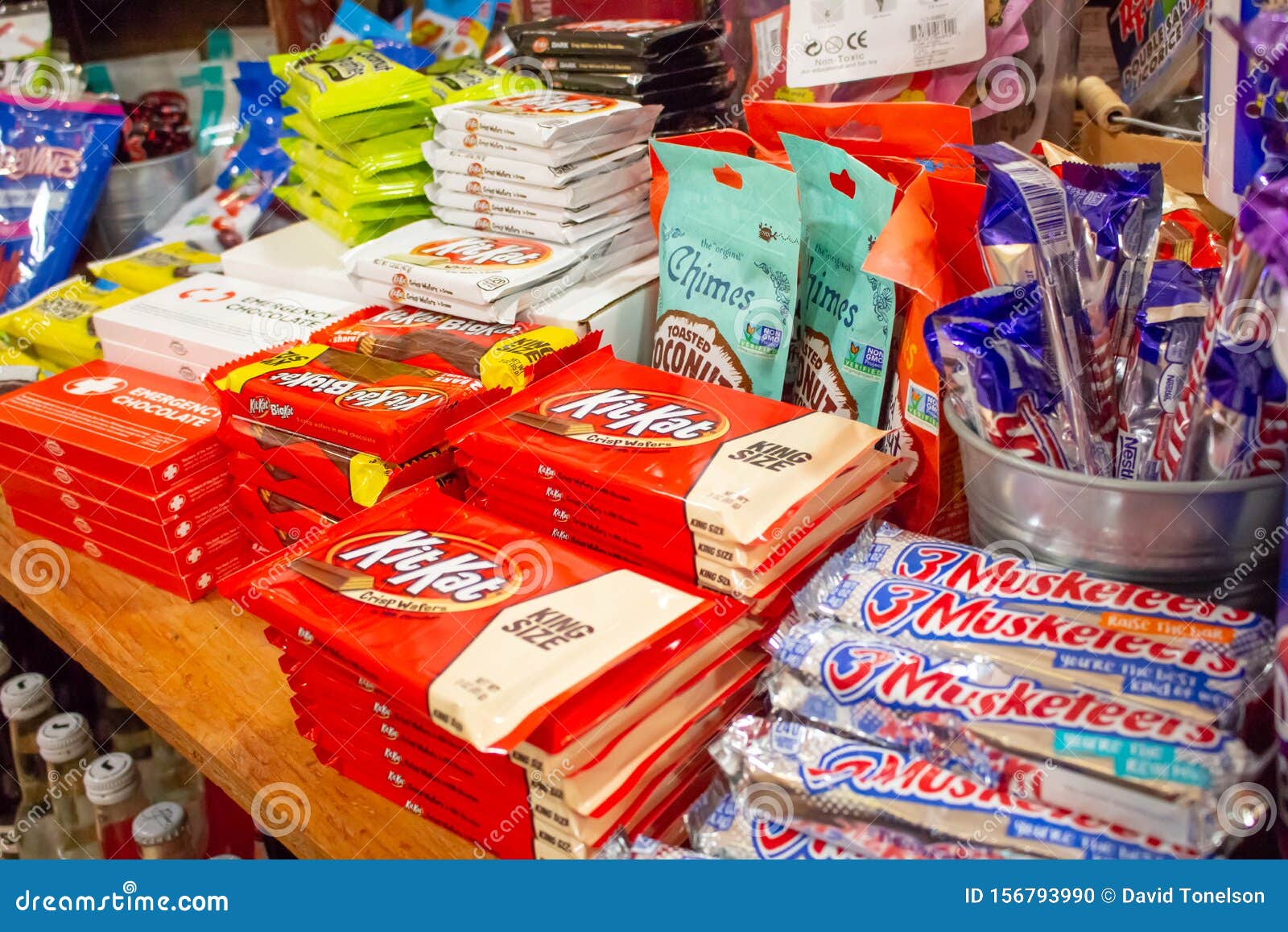 Several popular candy bars editorial image. Image of musketeers - 156793990