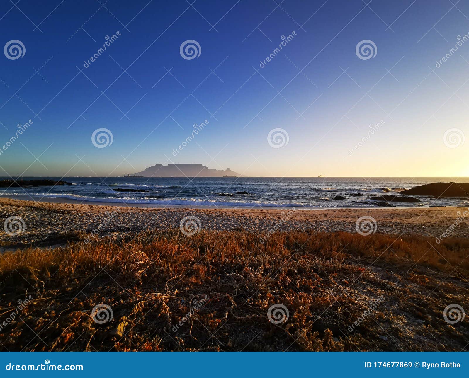 Table Mountain Cape Town Sunset Stock Image - Image of sunset, town ...