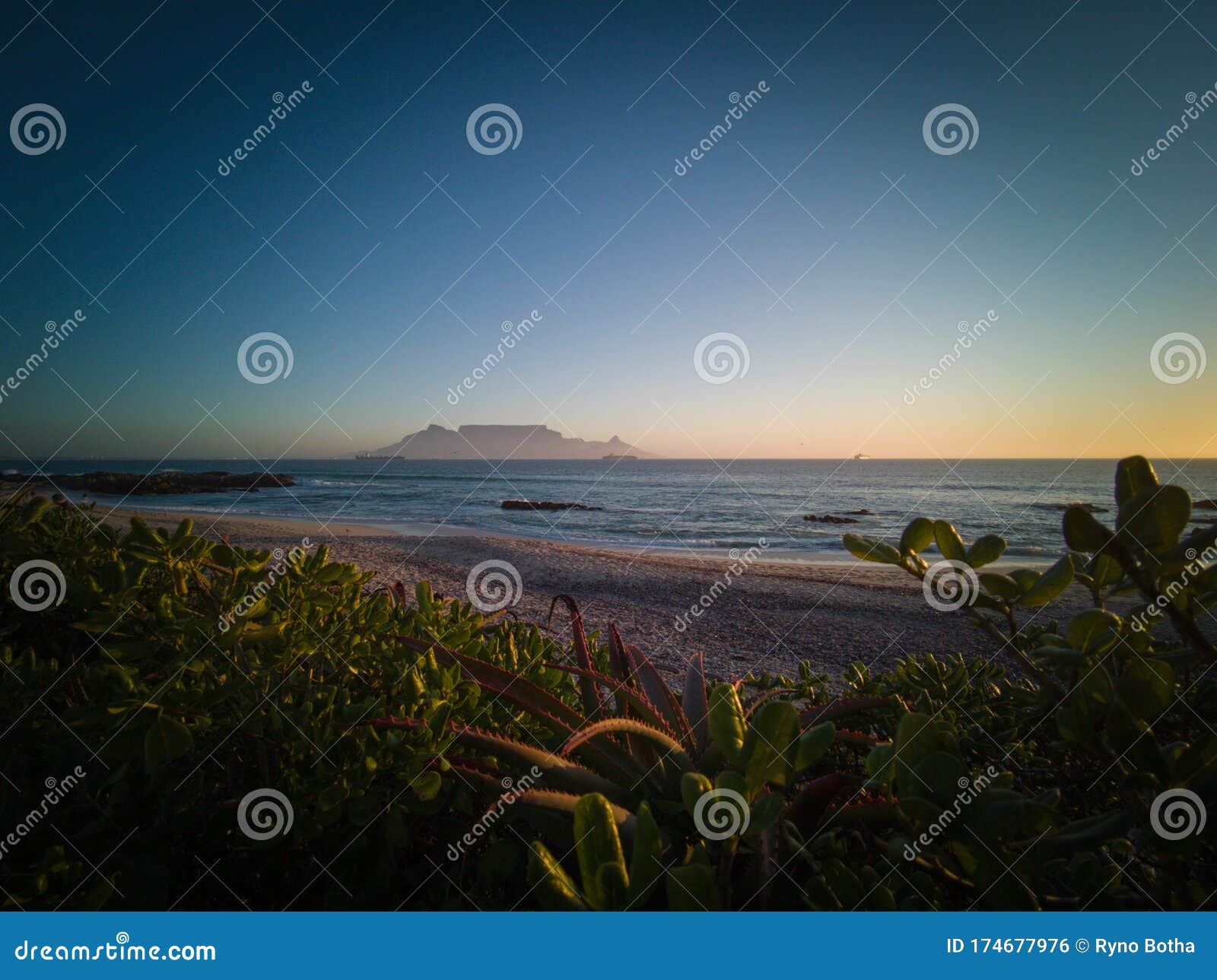 Table Mountain Cape Town Sunset Stock Photo - Image of table, landscape ...