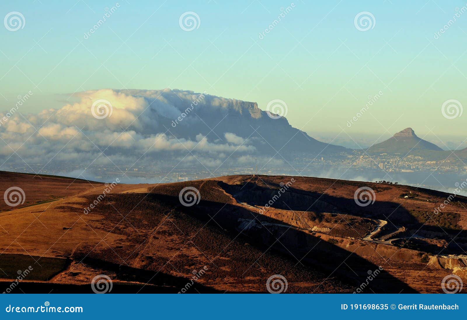 Table Mountain in a Cloud Cover Stock Image - Image of coastline ...