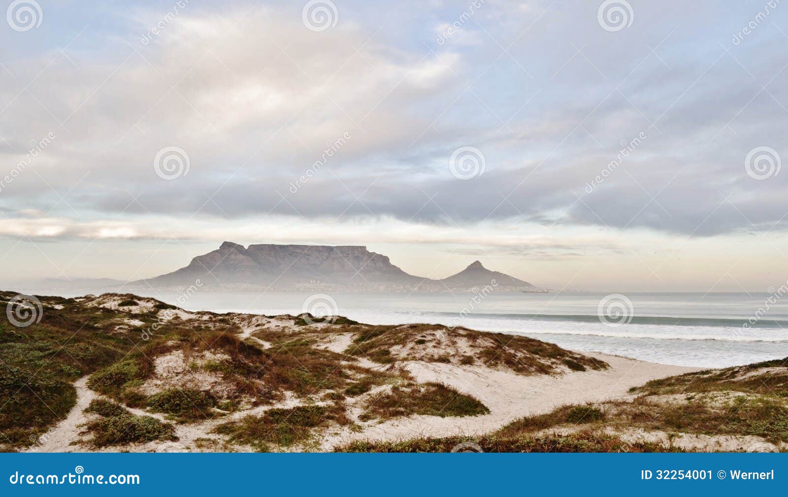 Table Mountain Picture. Image: 32254001