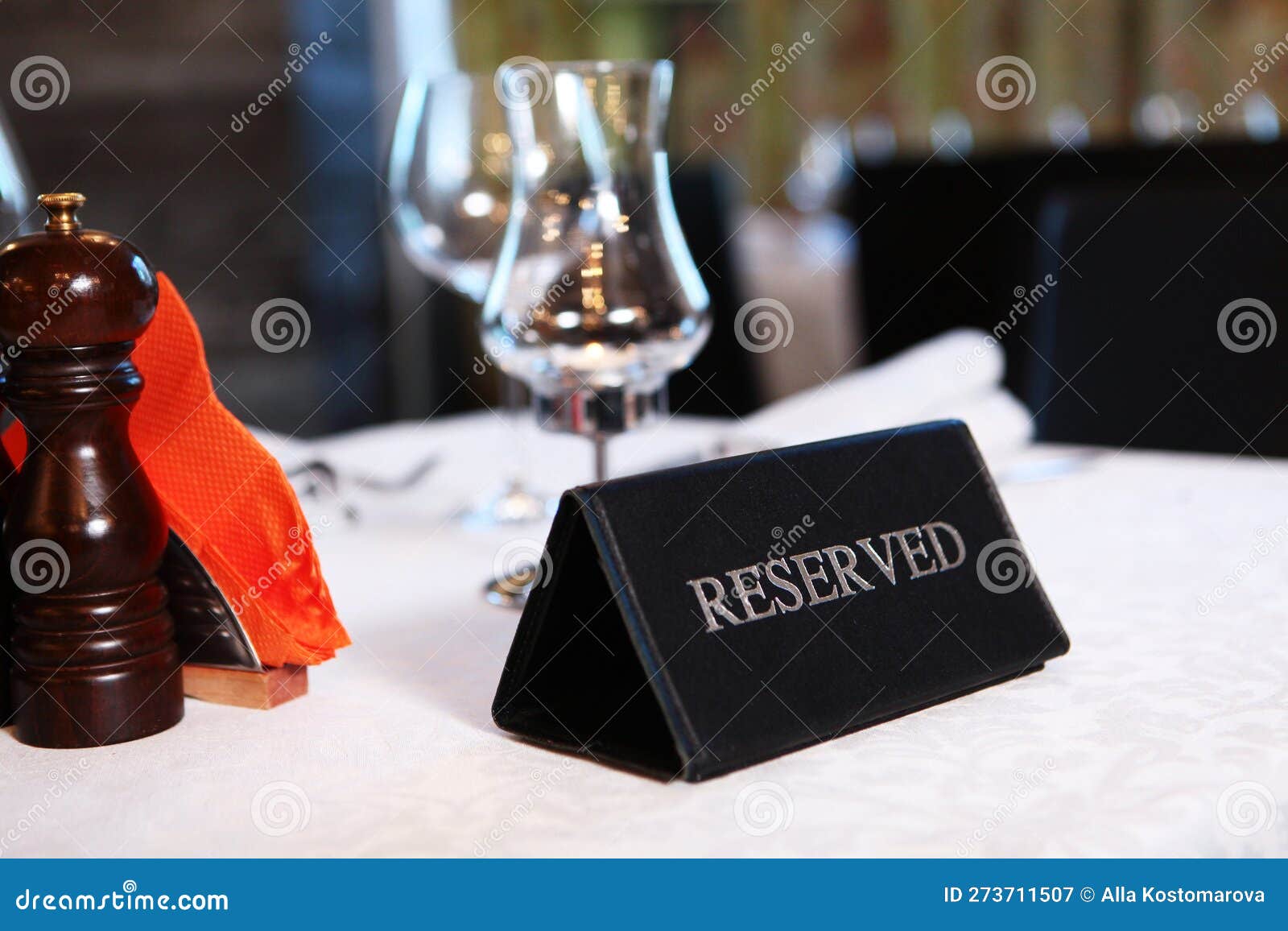 Table Reservation in the Restaurant. Booking a Table in a Restaurant ...