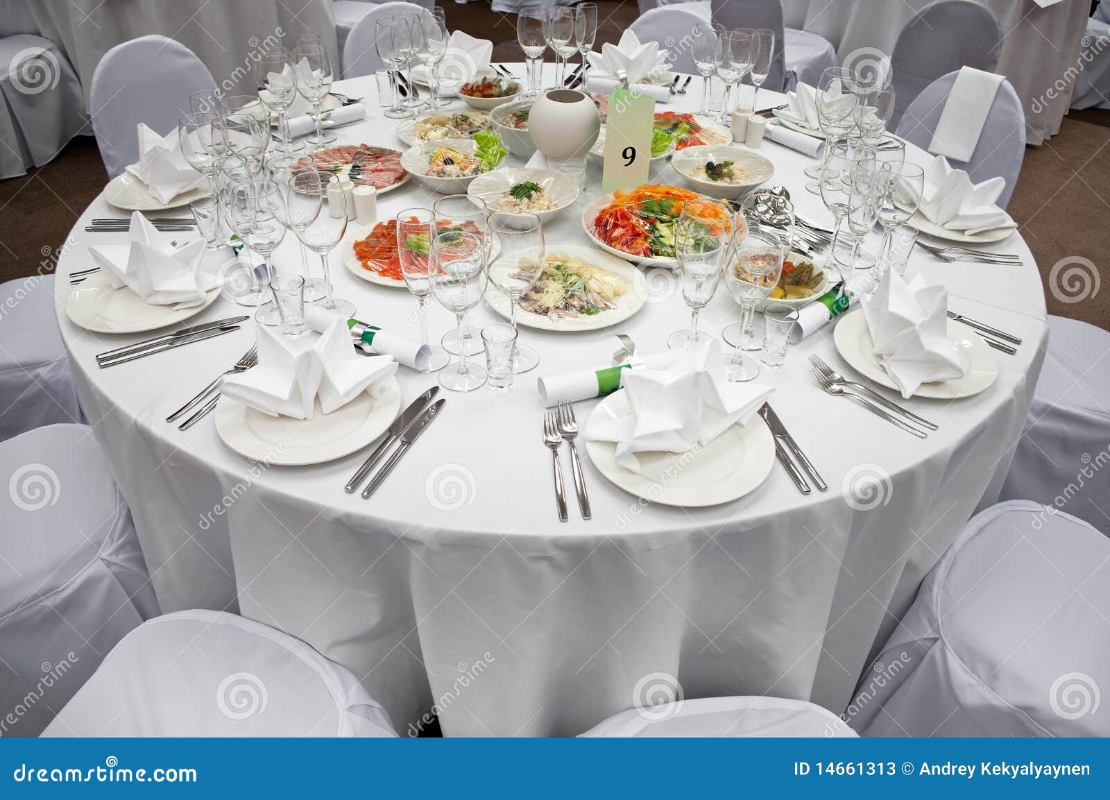 Table Ronde Blanche Wedding Image stock - Image du diner, contact: 14661313